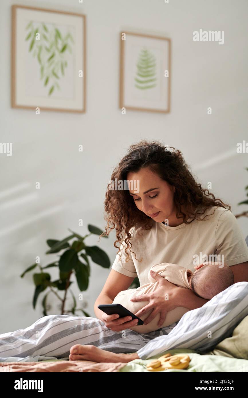 Child texting pictures hi-res stock photography and images - Alamy