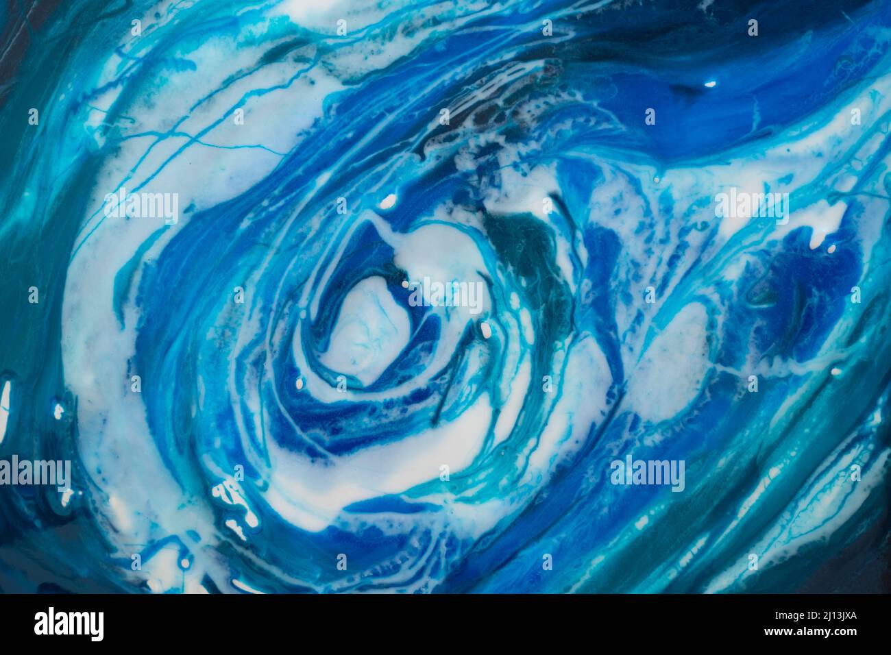 Epoxy resin art. Texture of blue and white paint. Fluid art, kintsugi ...