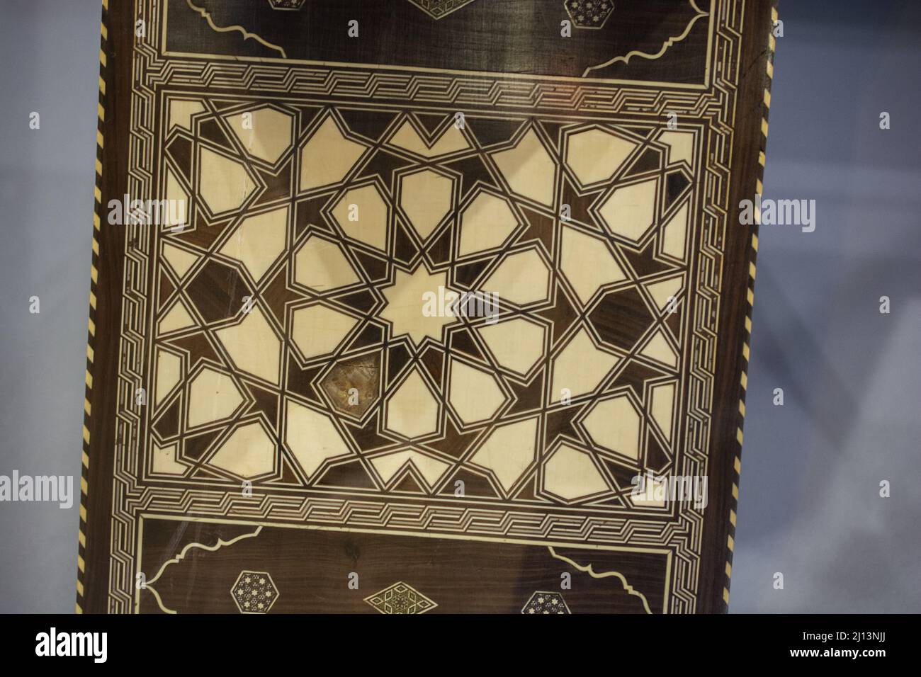 Mother of pearl texture hi-res stock photography and images - Alamy