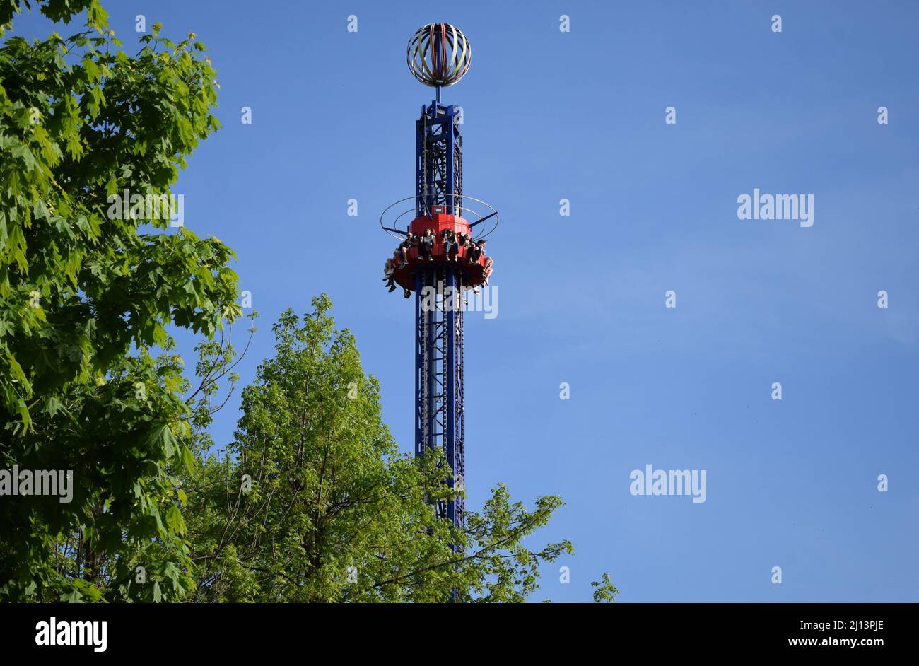 Drop tower ride county fair hi-res stock photography and images - Alamy