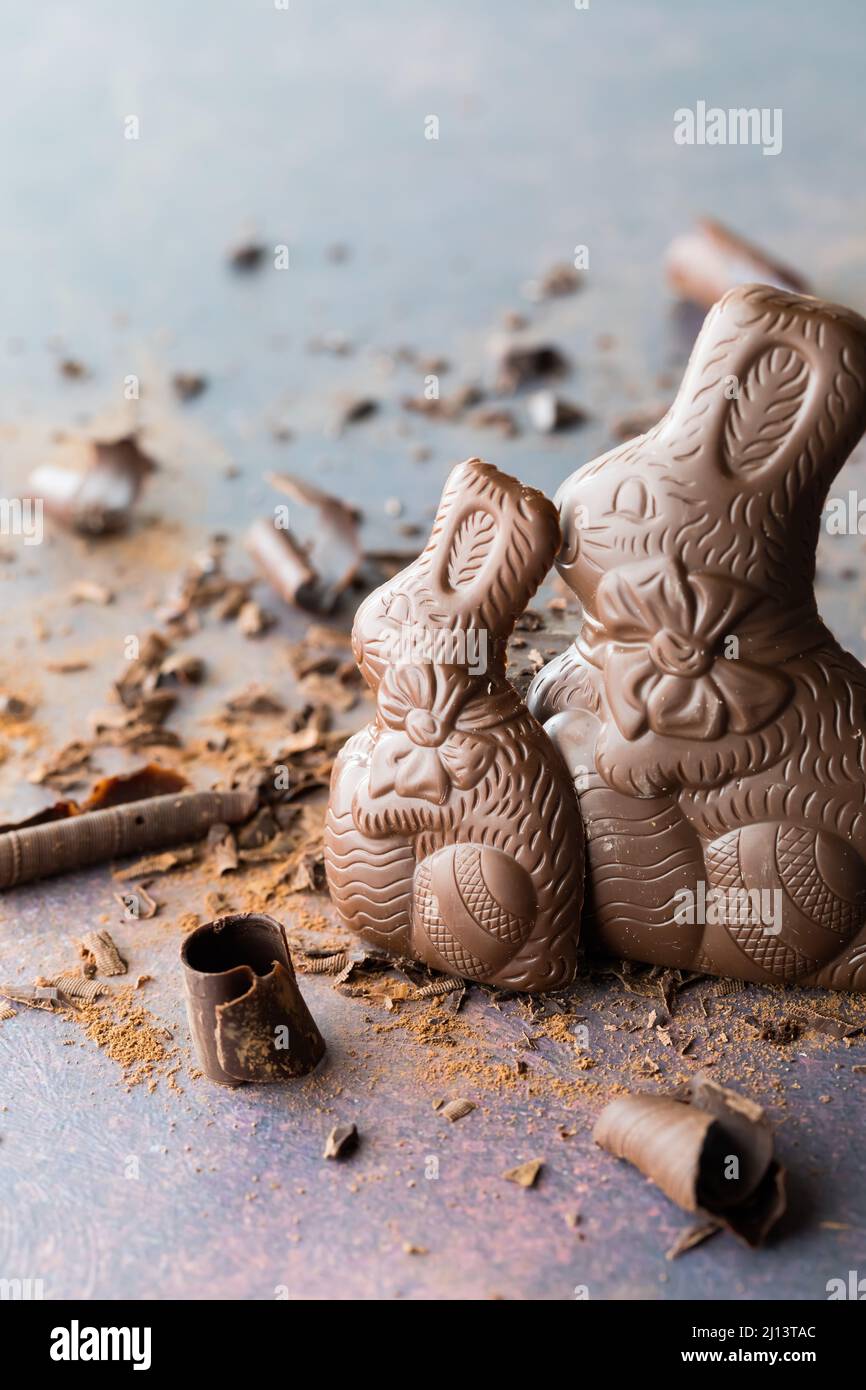Two chocolate easter bunny hi-res stock photography and images - Alamy