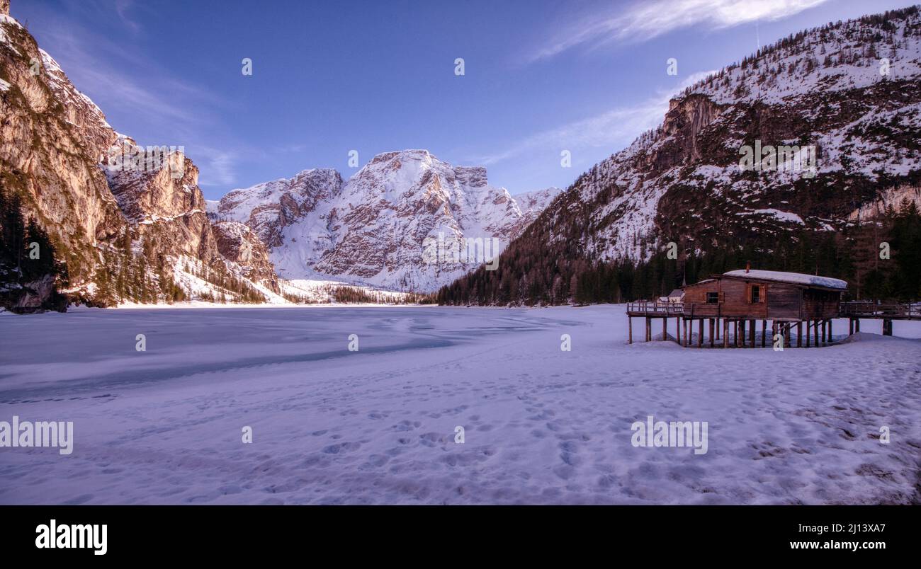 The rocky walls of the Piccolo Apostolo, Croda del Becco and Monte Nero ...