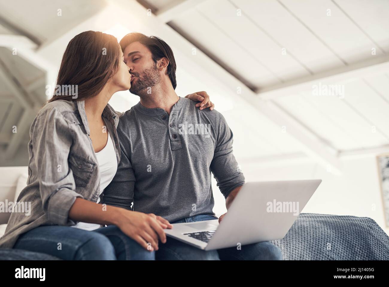 Snogging hi-res stock photography and images - Alamy