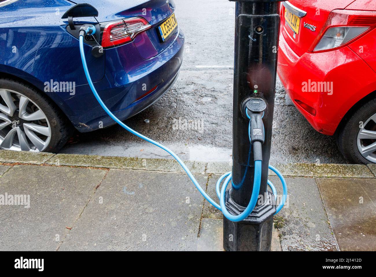 Lamp post charging point hi-res stock photography and images - Alamy