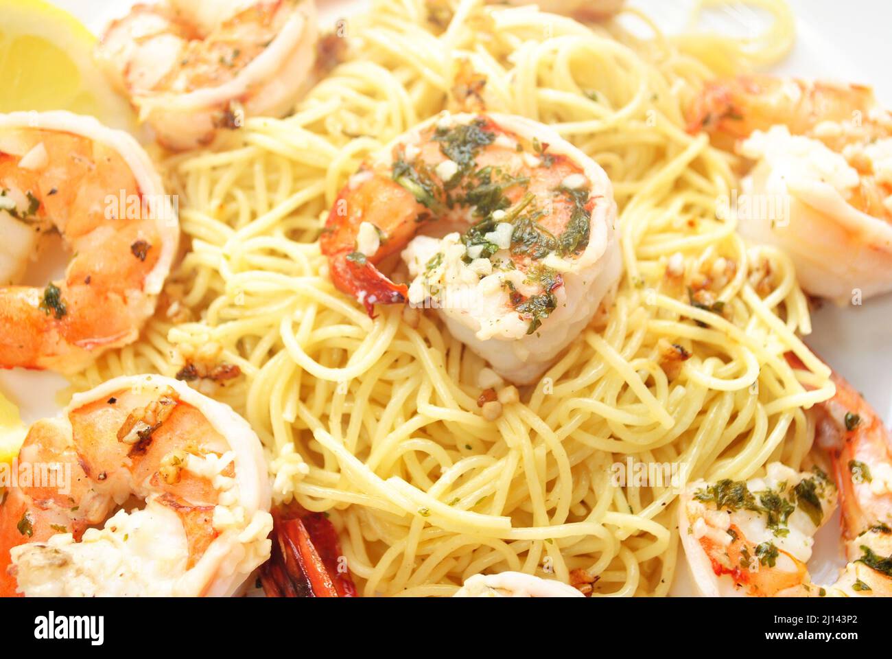 Jumbo shrimp scampi pasta hi-res stock photography and images - Alamy