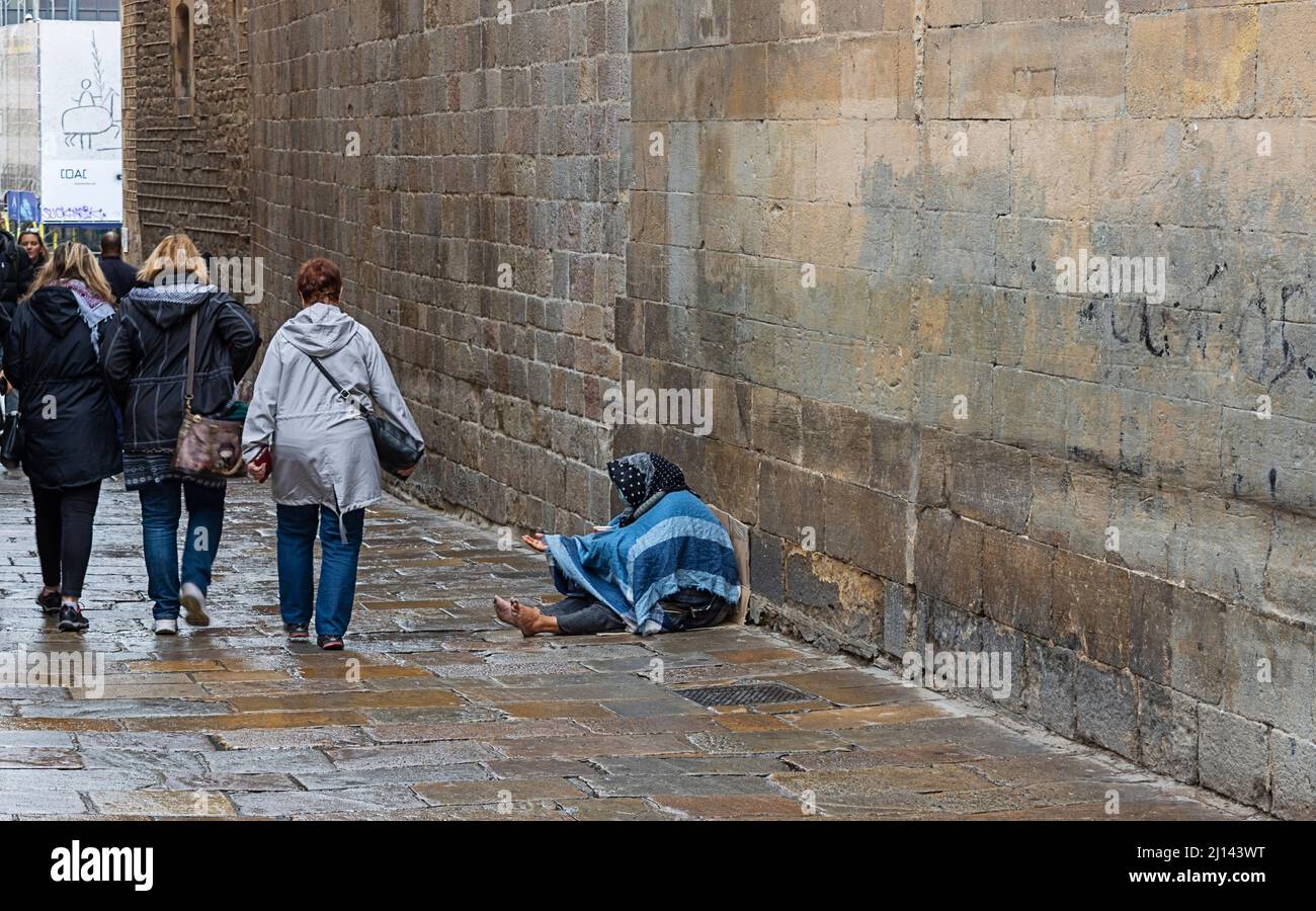 BARCELONA CATHEDRAL SPAIN AN OLD WOMAN BEGGING FOR ALMS FROM TOURISTS ...