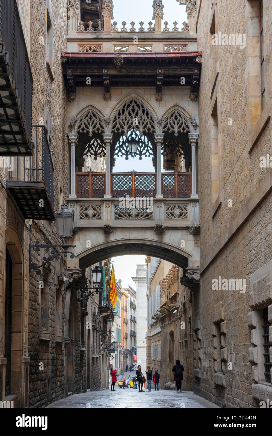 Barcelona spain gothic quarter hi-res stock photography and images - Alamy