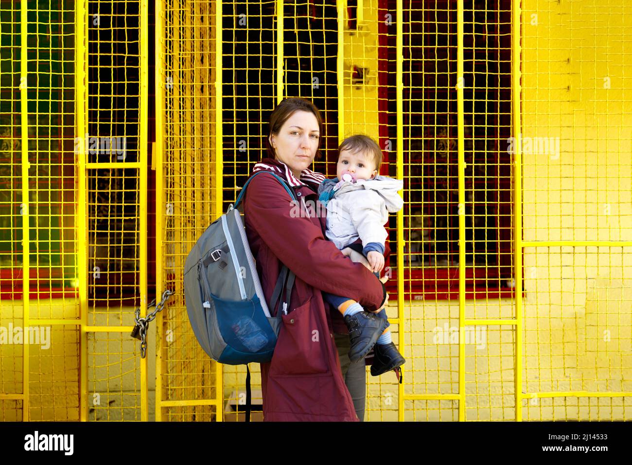 Refugee mother carrying her small child in her arms Stock Photo - Alamy