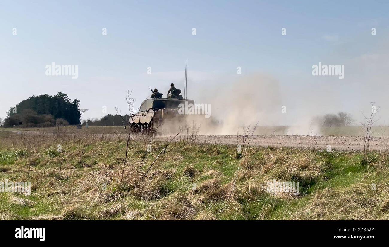 british army challenger 2 FV4034 main battle tank in action on exercise ...