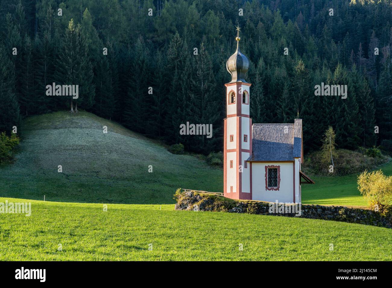 Italy san giovanni ranui church and odle mountains hi-res stock ...