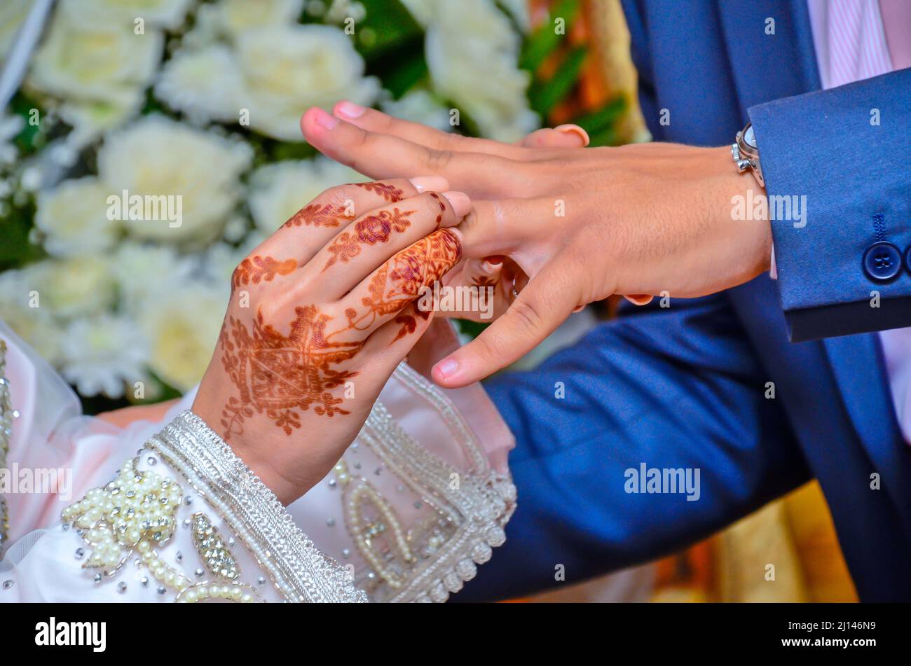 India couple church wedding hi-res stock photography and images - Alamy