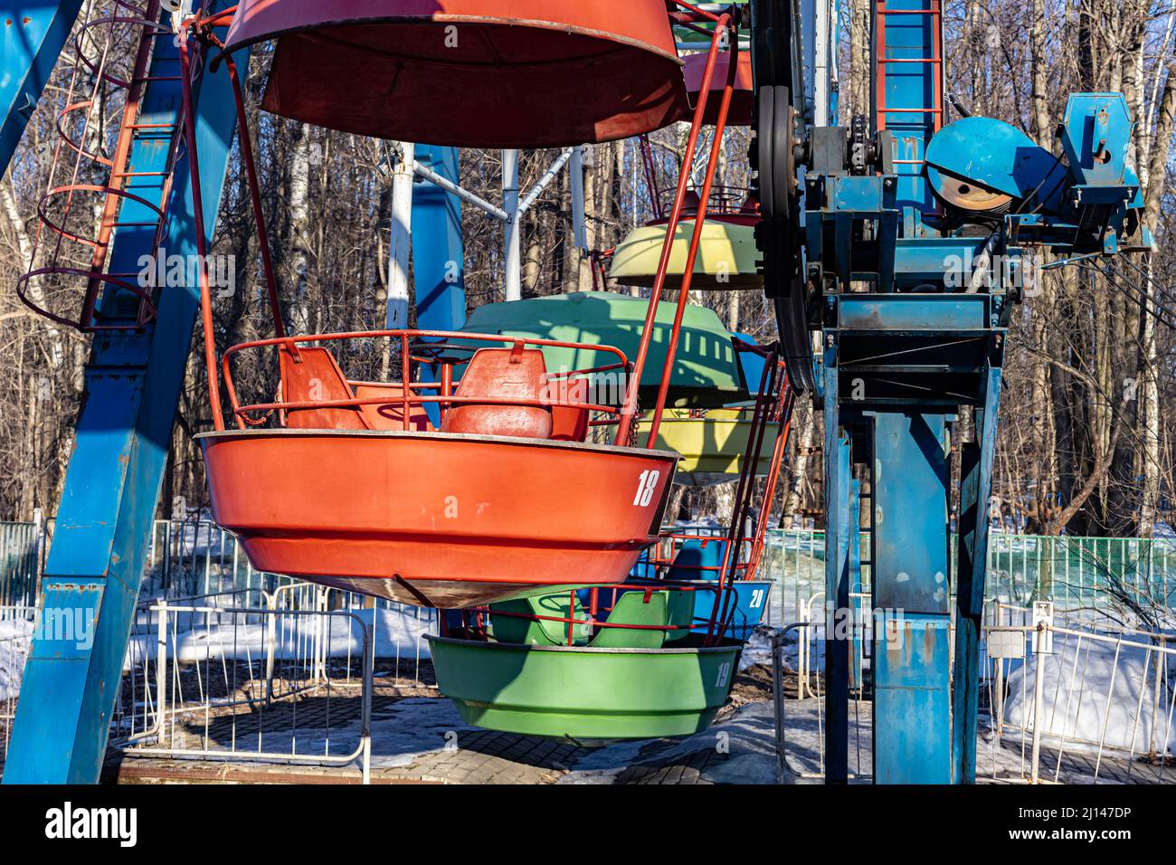 Moscow, Russia - March 19, 2022: spinning mechanism of an ferris wheel ...