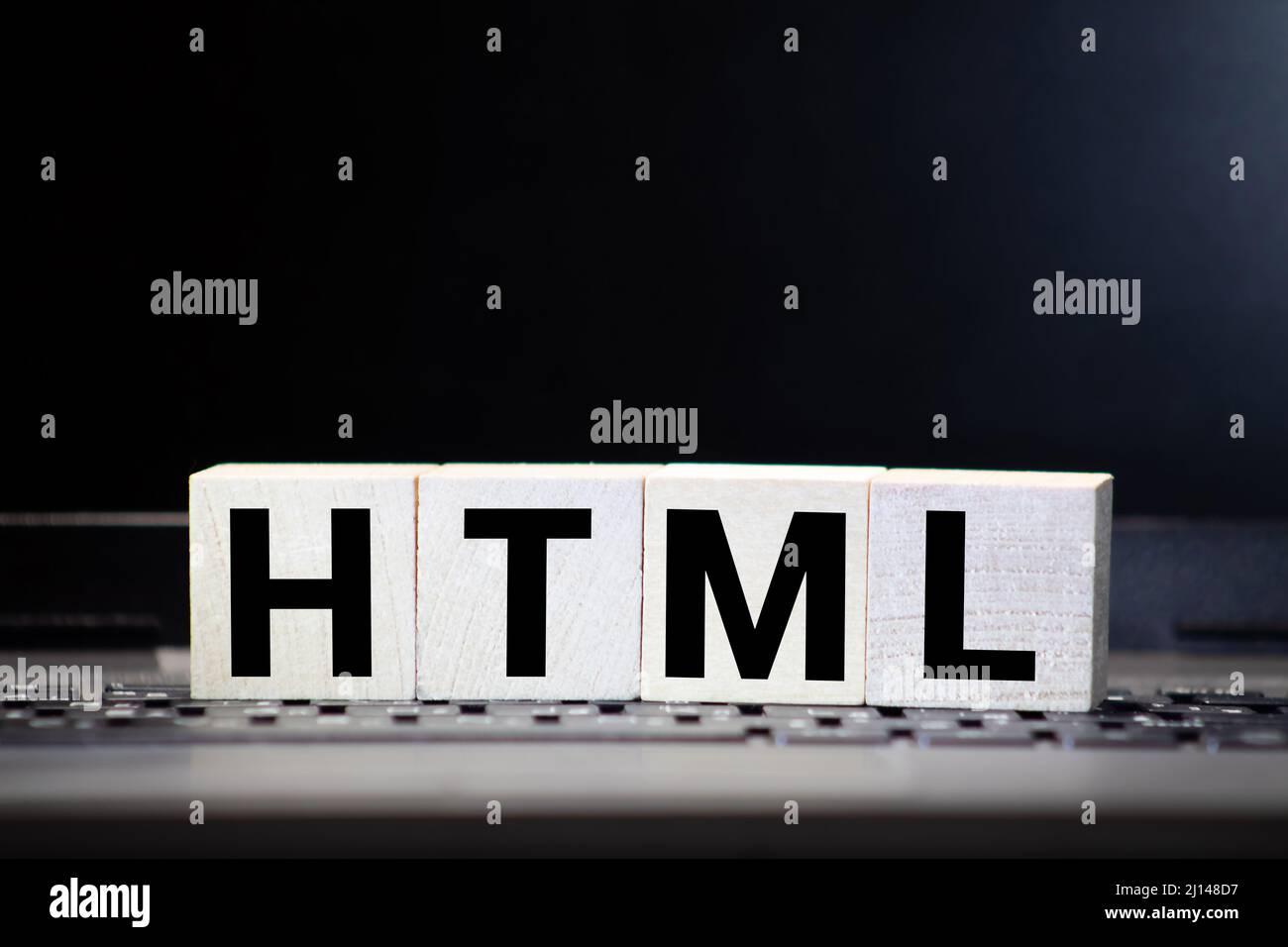 Wooden Text Block of HTML, connect concept Stock Photo - Alamy