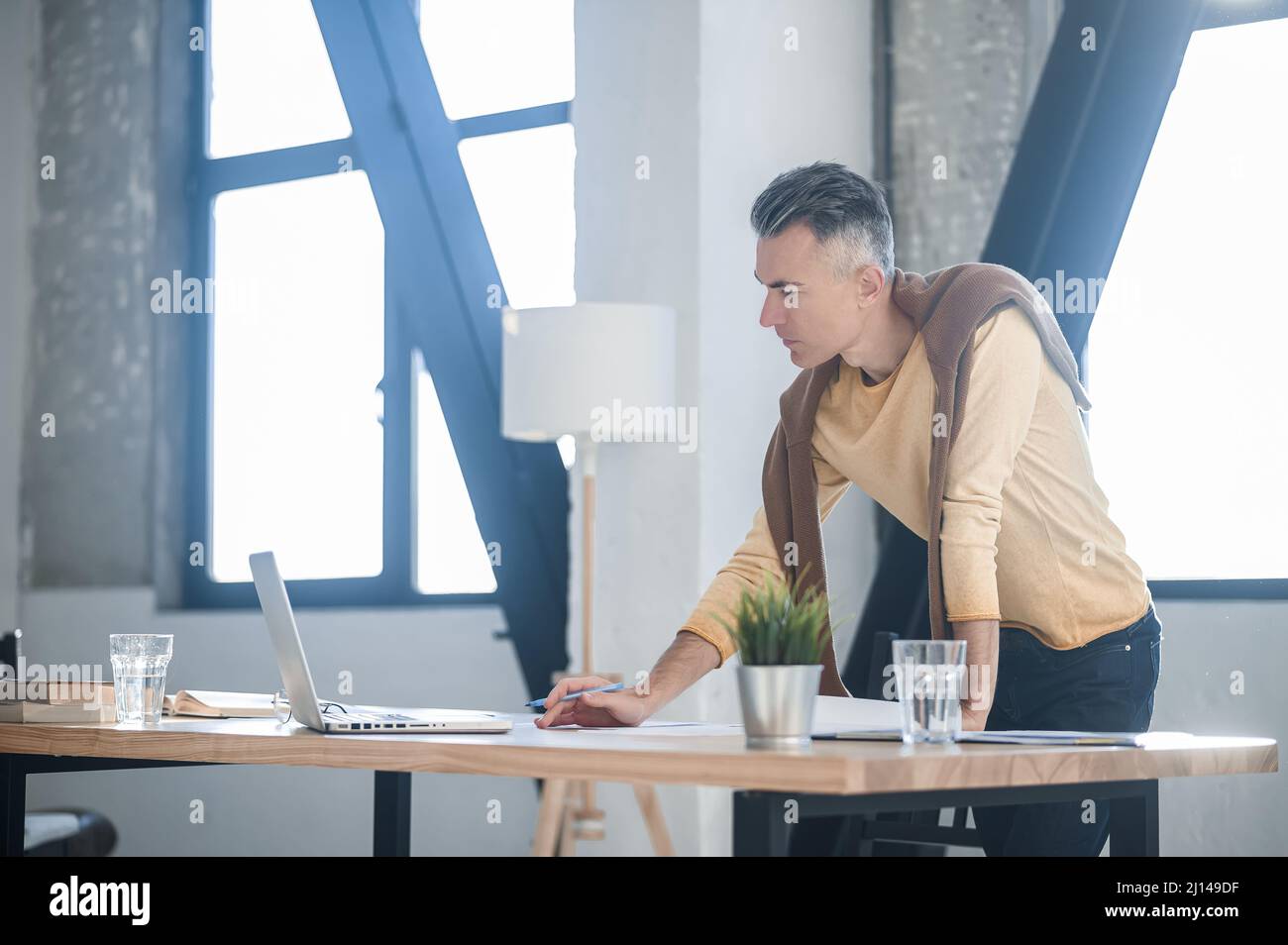Business man important documents hi-res stock photography and images ...