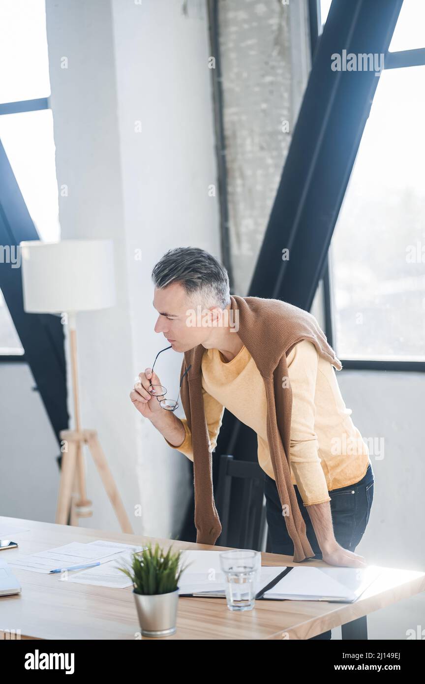 Important documents project man hi-res stock photography and images - Alamy