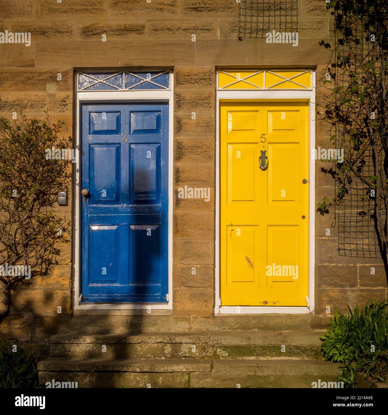Colourful doors at robin hoods bay hi-res stock photography and images ...