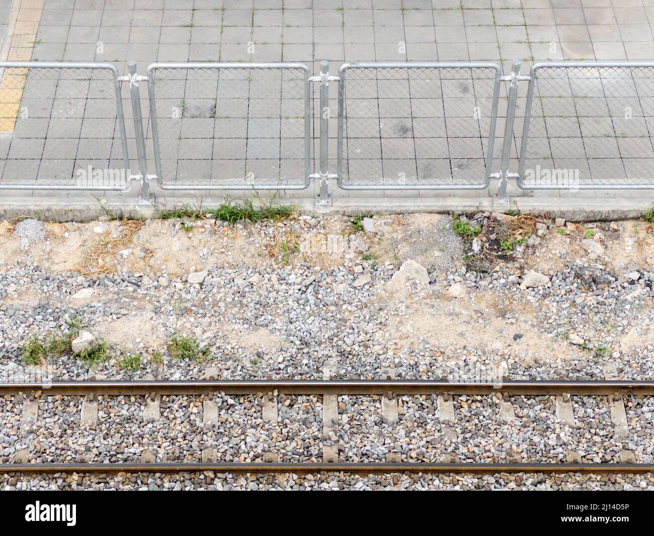 Railway sleeper wall hi-res stock photography and images - Alamy