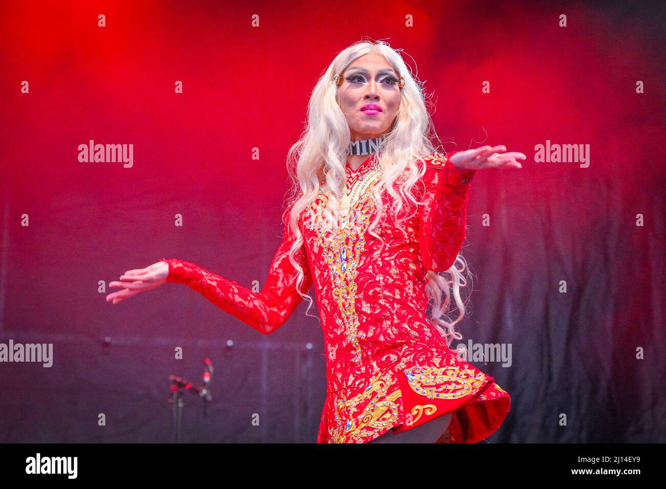 Irish drag queen hi-res stock photography and images - Alamy