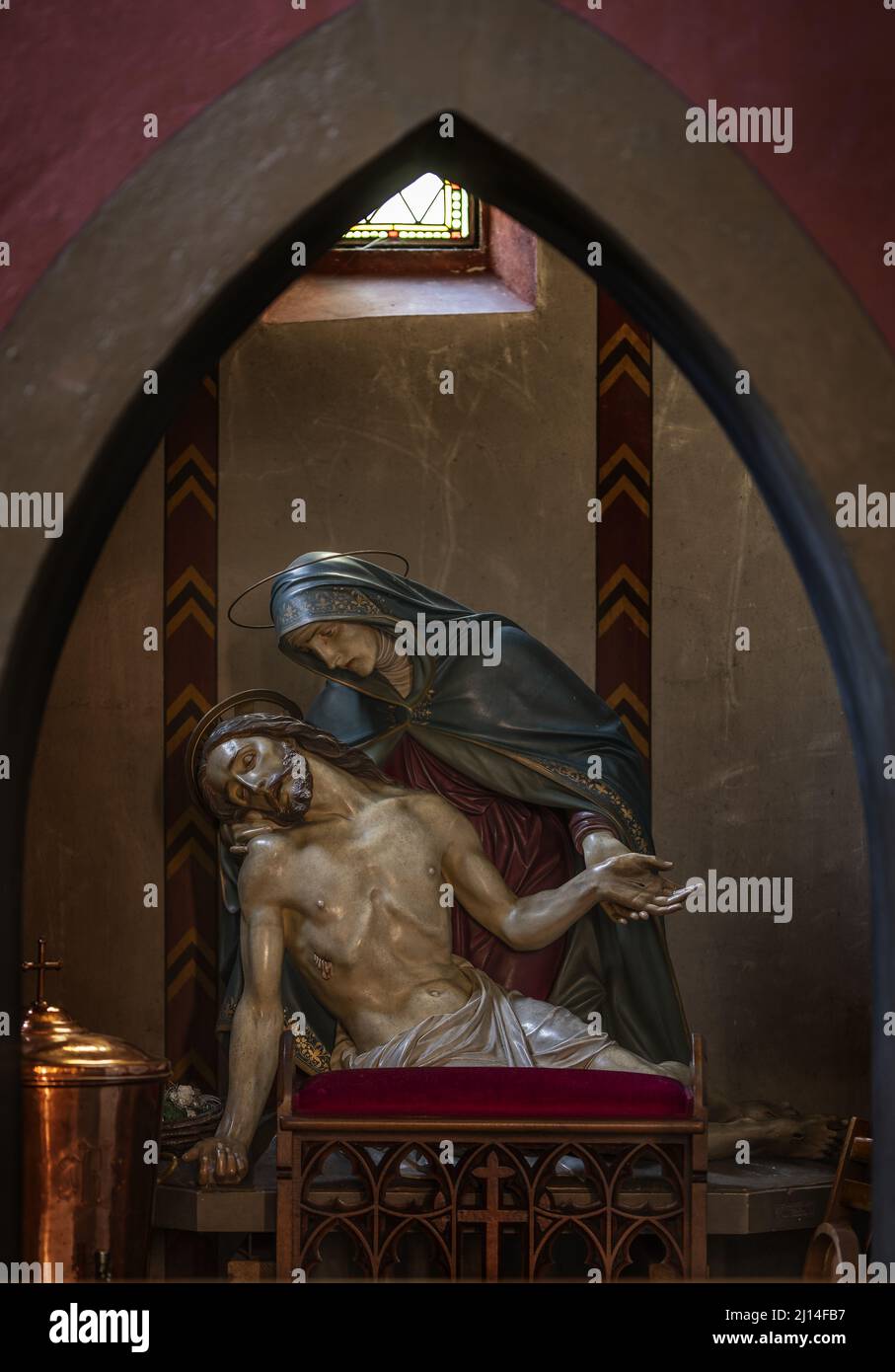 Mary mourns christ hi-res stock photography and images - Alamy