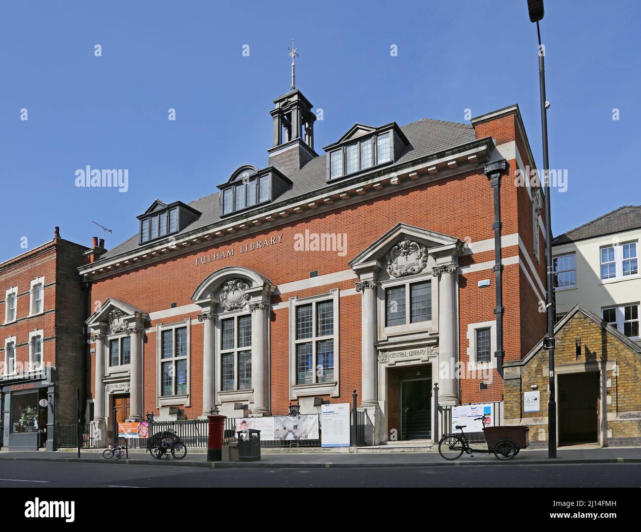 Victorian library hi-res stock photography and images - Alamy