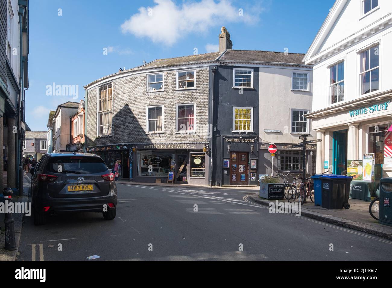 Totnes is a market town in South Devon at the head of the estuary of ...