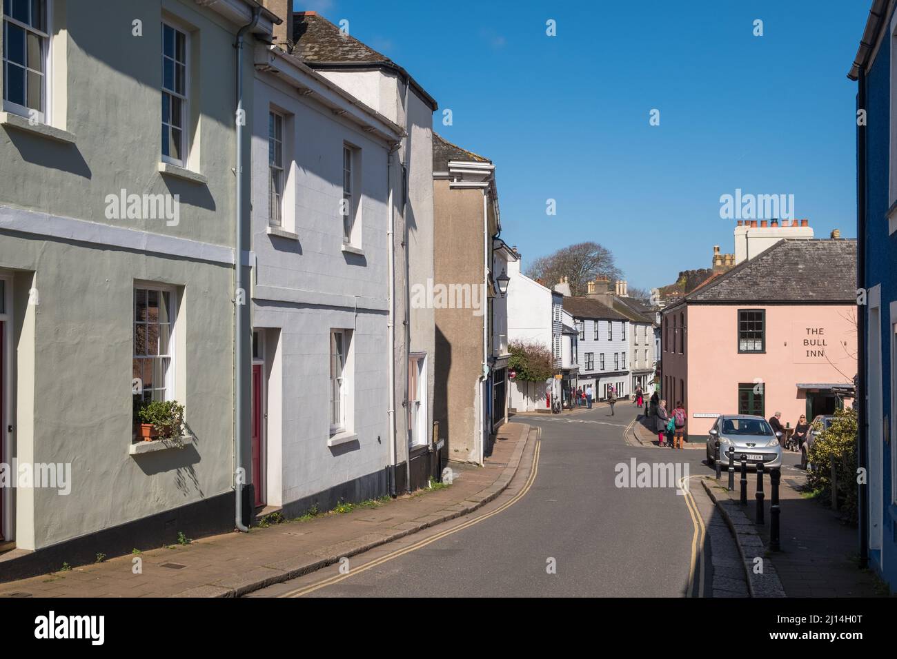 Totnes is a market town in South Devon at the head of the estuary of ...