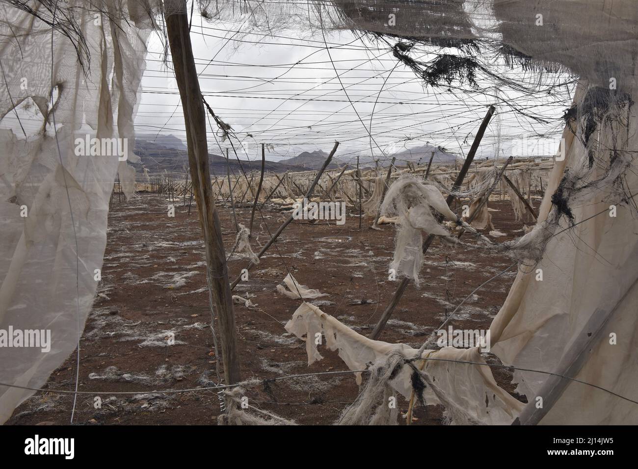 Ramshackle structures hi-res stock photography and images - Alamy