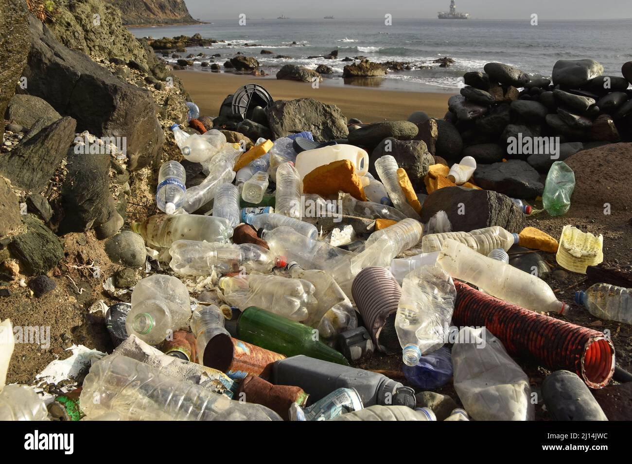 Plastic waste islands hi-res stock photography and images - Alamy