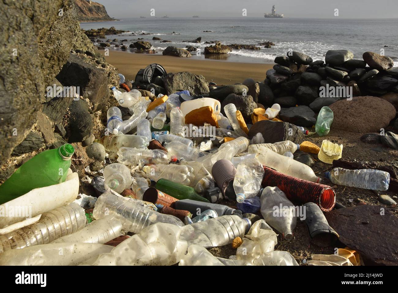 Plastic waste islands hi-res stock photography and images - Alamy