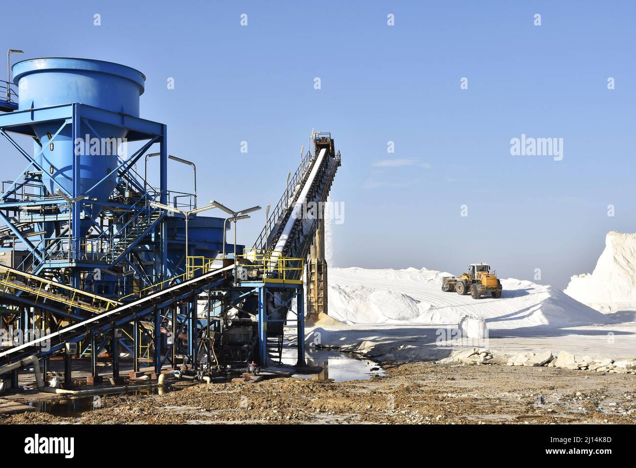 Conveyor belt conveyor belts hi-res stock photography and images - Alamy