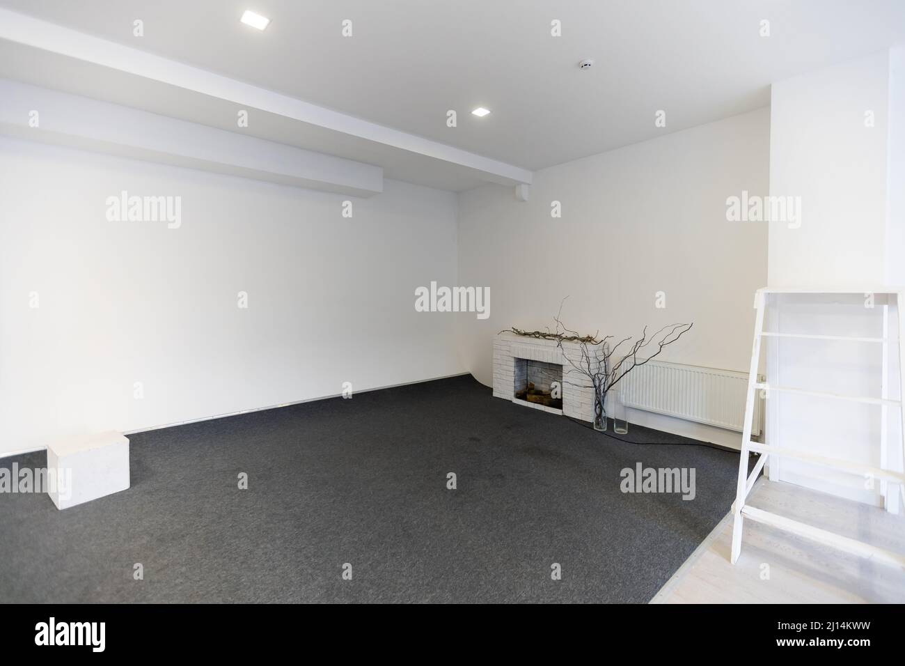 empty room, white large office space Stock Photo - Alamy