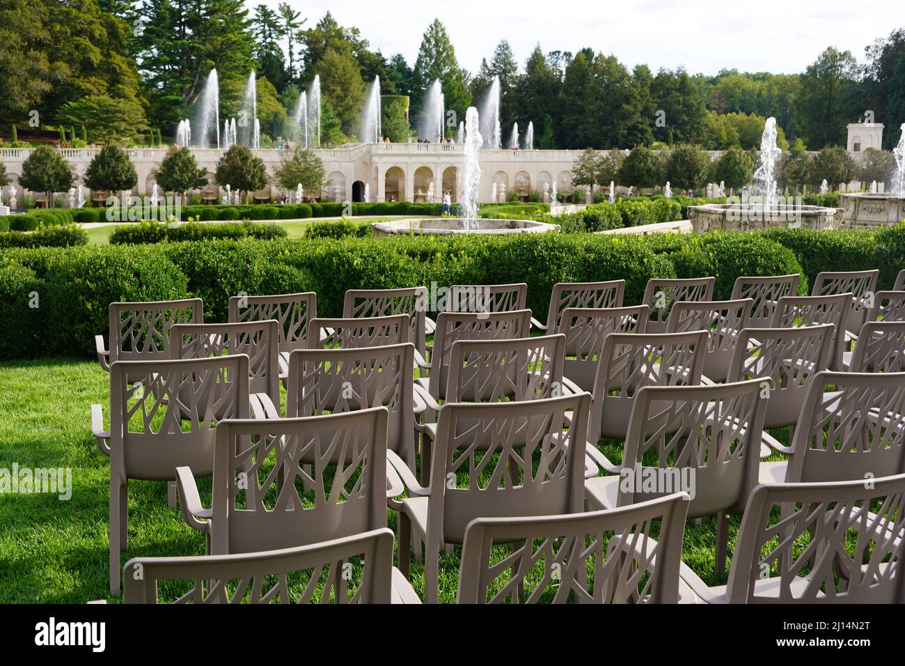 Fountain from distance hi-res stock photography and images - Alamy