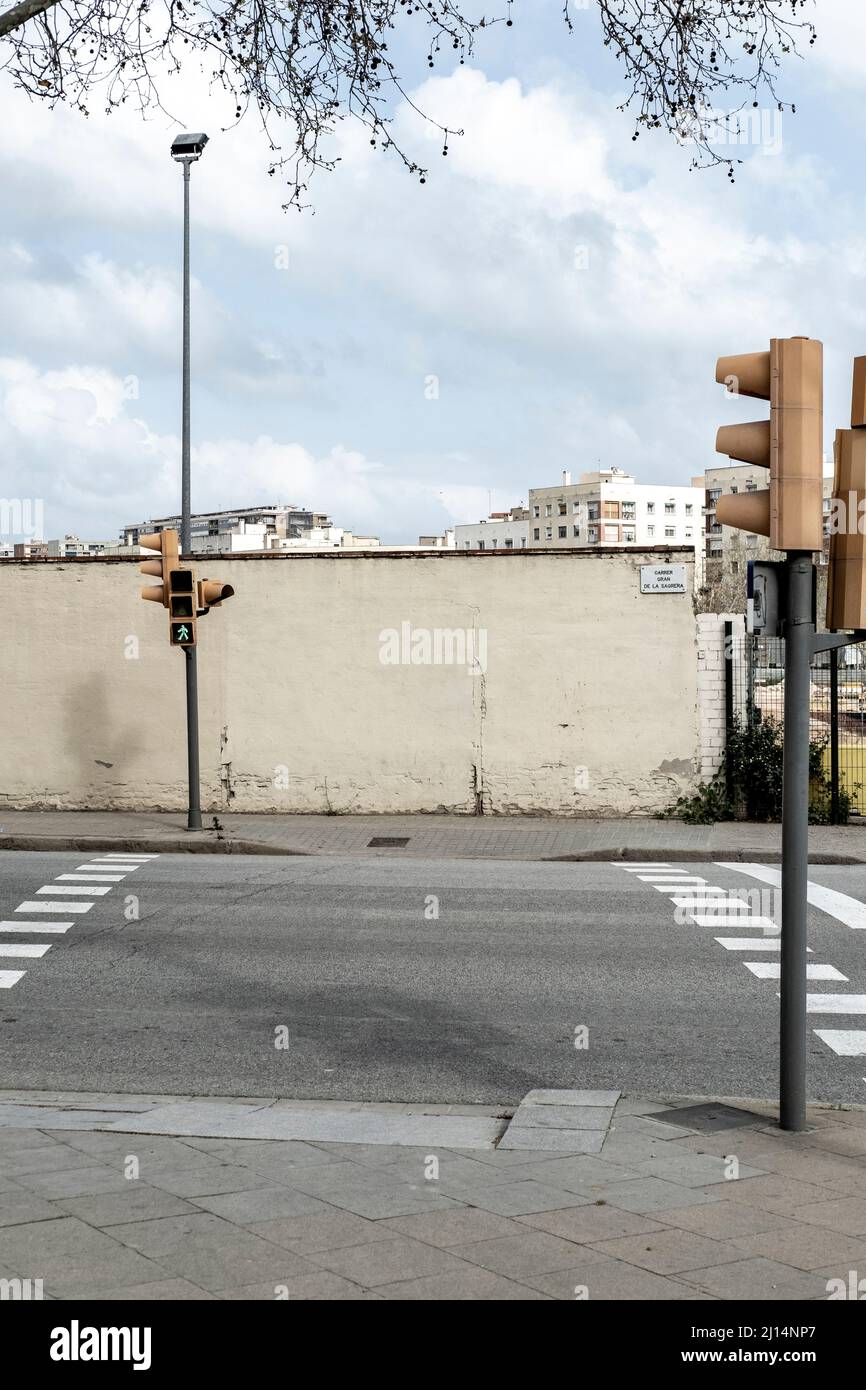 Empty street without people hi-res stock photography and images - Alamy