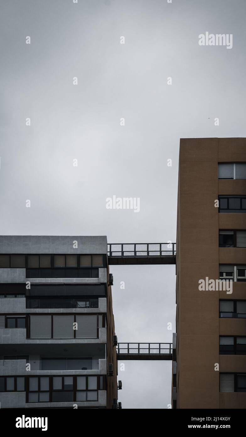 Two buildings connected hi-res stock photography and images - Alamy