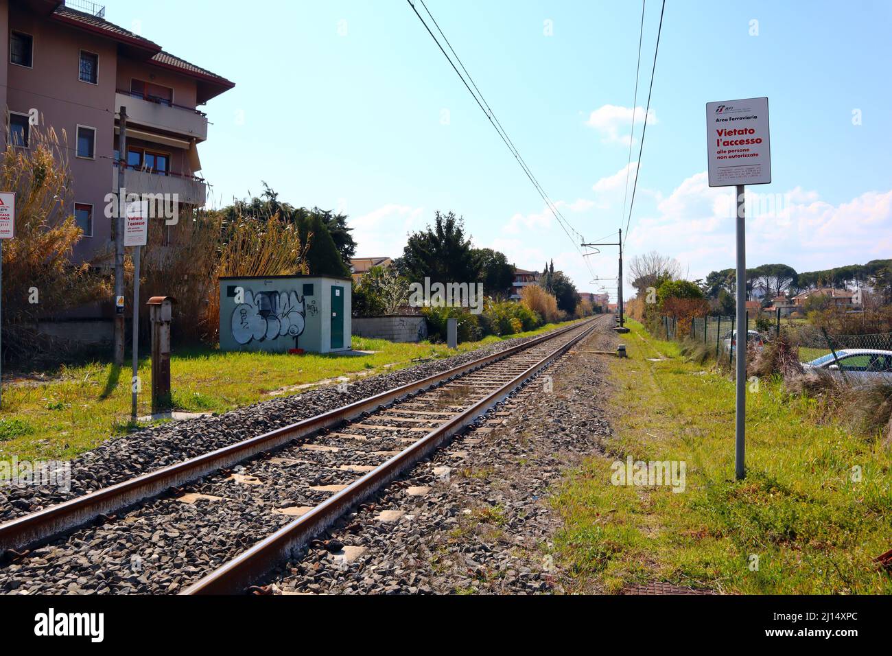 Italian single railway without the train Stock Photo - Alamy