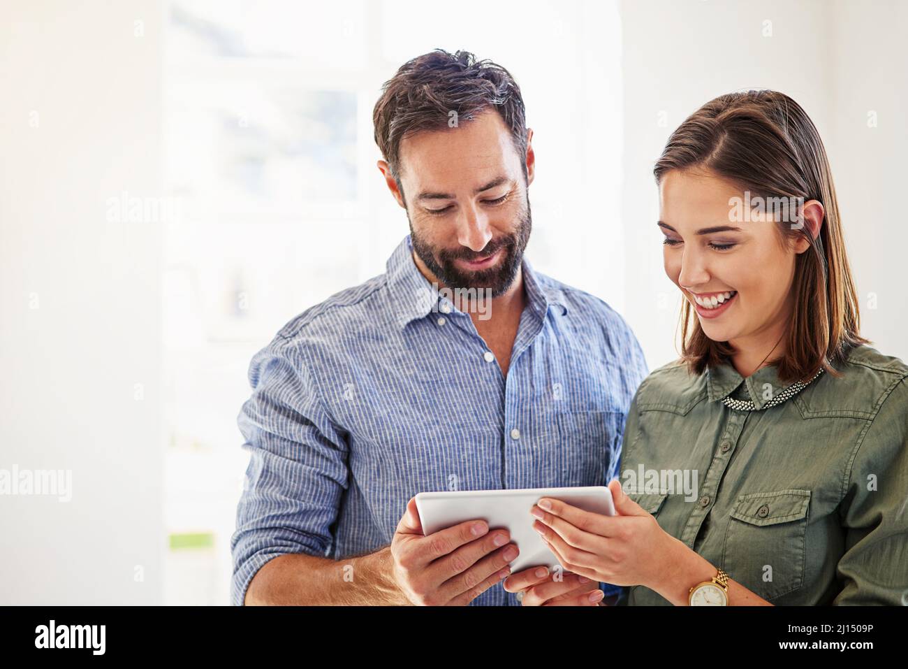 Sharing pc hi-res stock photography and images - Alamy