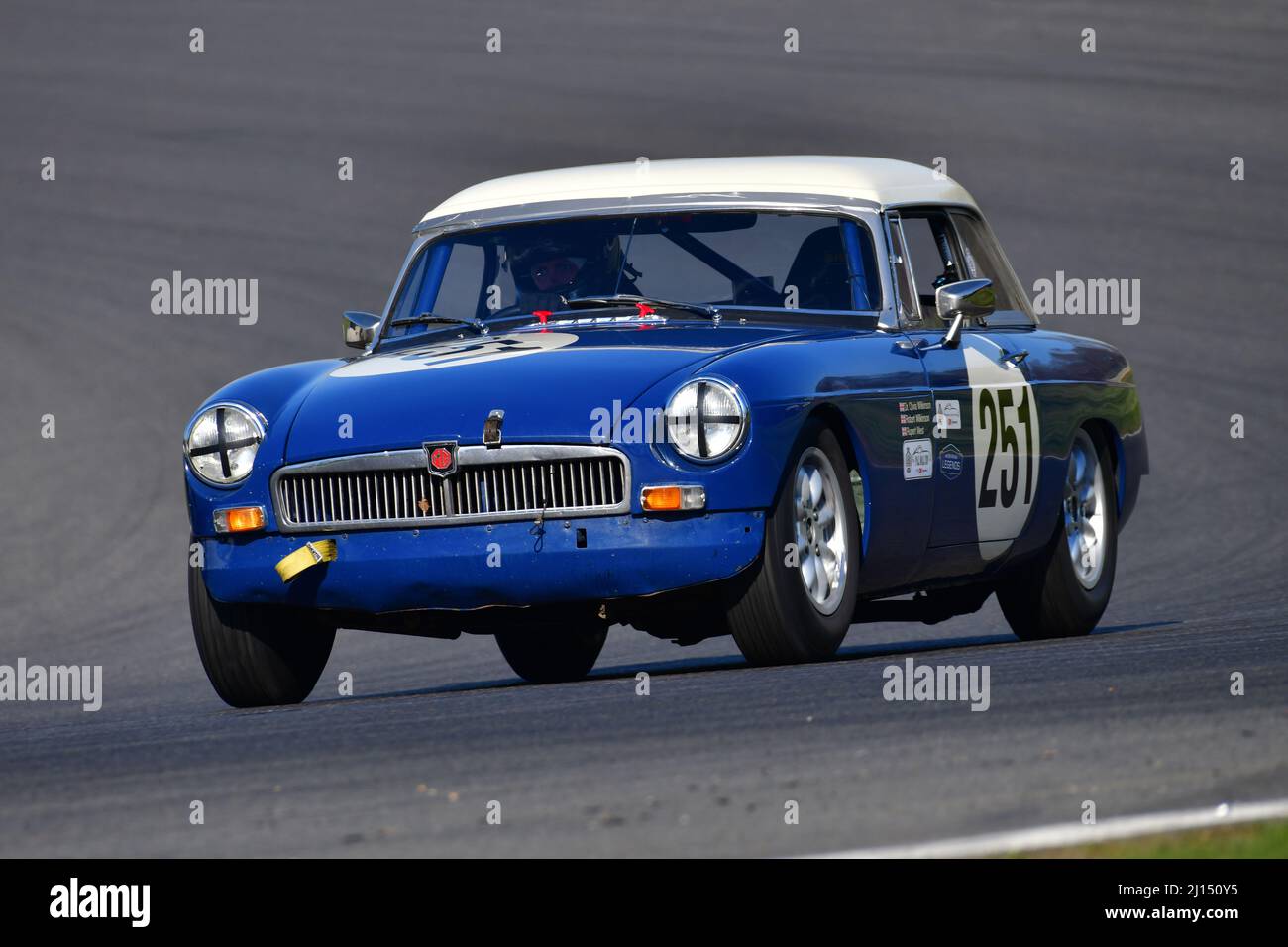 Olivia Wilkinson, Robert Wilkinson, MG B Roadster, Equipe Libre, a 40 ...