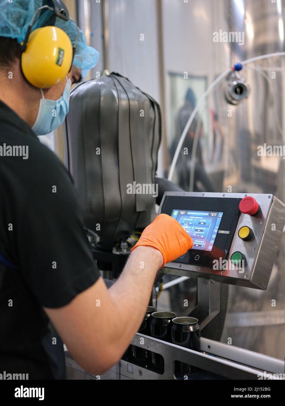Electronic factory worker hi-res stock photography and images - Alamy