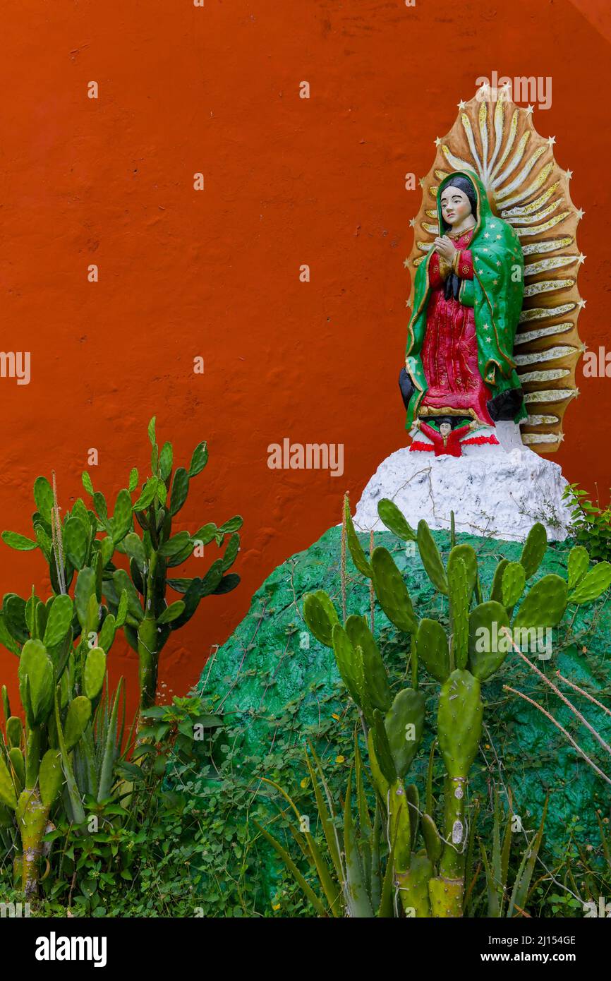 Kitsch altar hi-res stock photography and images - Alamy