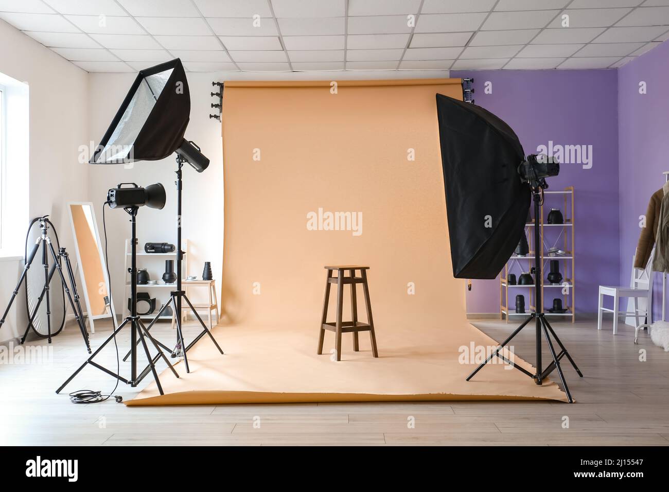 White cyclorama shoot hi-res stock photography and images - Alamy