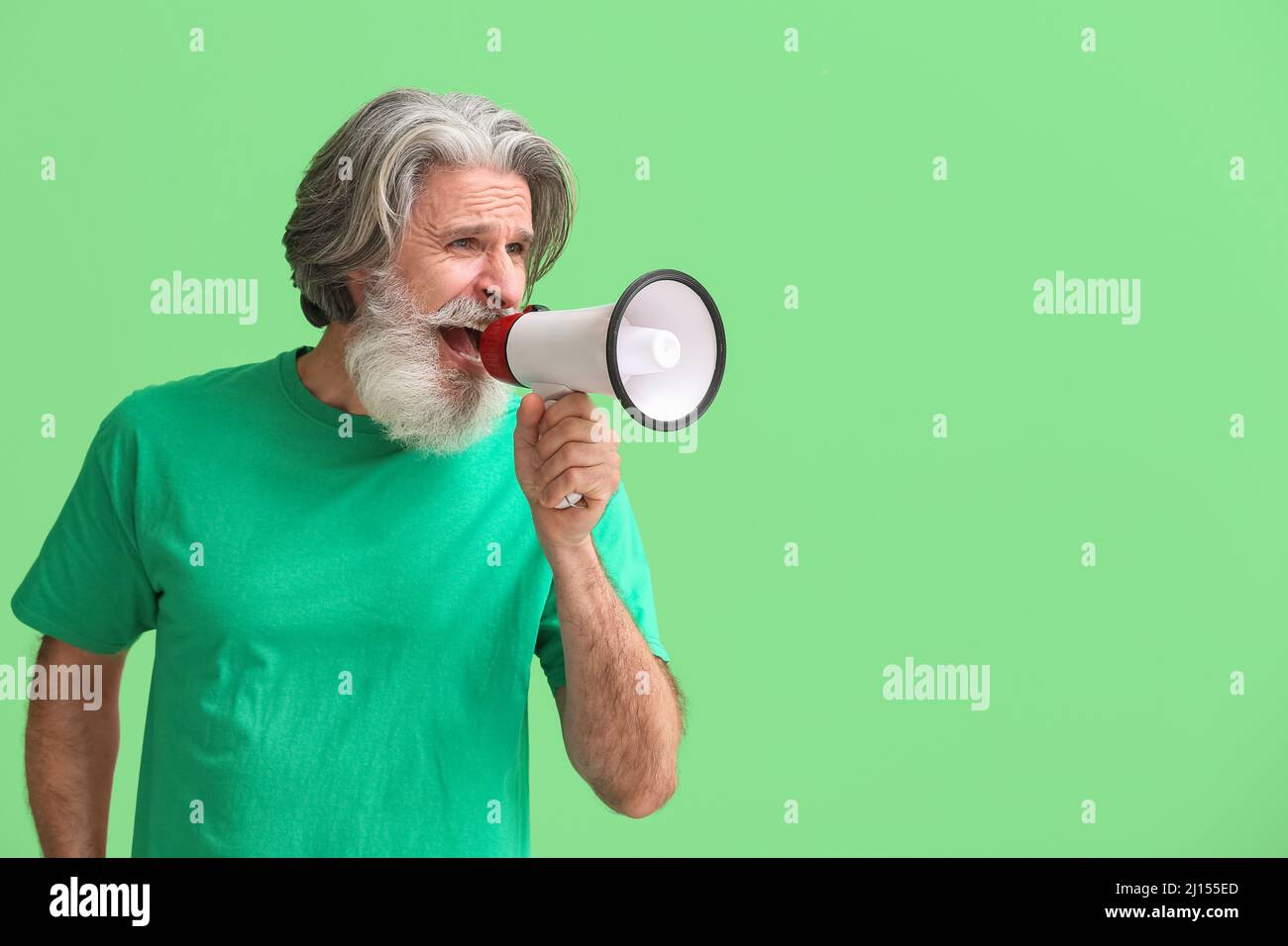 Angry senior old man screaming hi-res stock photography and images - Alamy