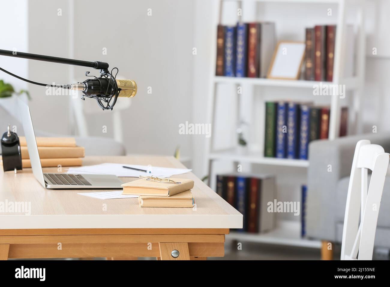 Books microphone hi-res stock photography and images - Alamy