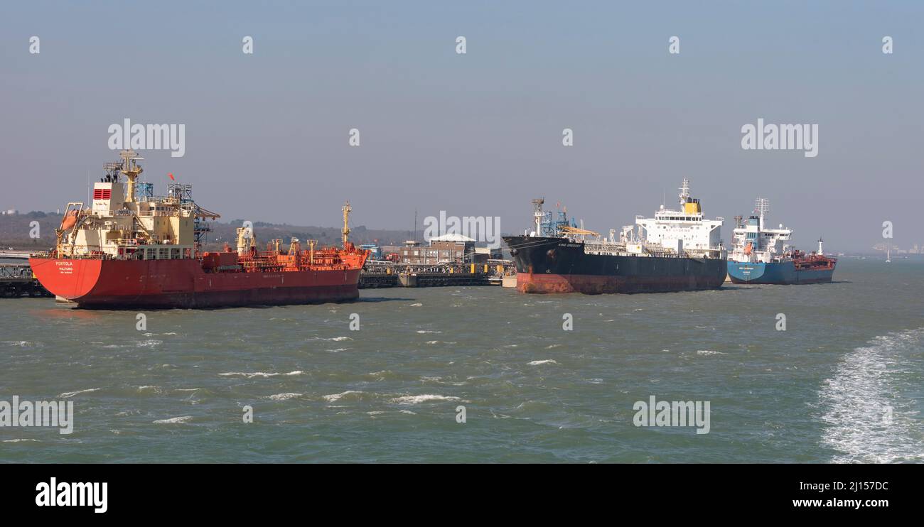 Uk 2022 bulk oil chemical tanker ship discharging cargo hi-res stock ...