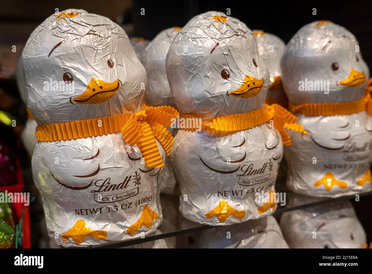 Lindt Chocolatier is a Swiss candy store located at 34th Street Herald ...