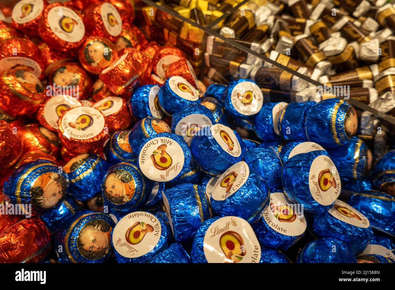 Lindt Chocolatier is a Swiss candy store located at 34th Street Herald ...