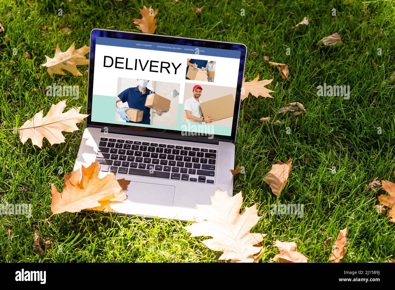 Laptop screen displaying a delivery tracking concept Stock Photo - Alamy Laptop screen displaying a delivery tracking concept Stock Photo - Alamy
