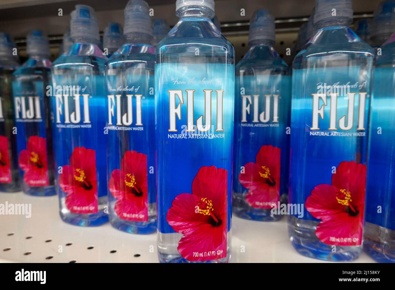 Bottled water display hi-res stock photography and images - Alamy