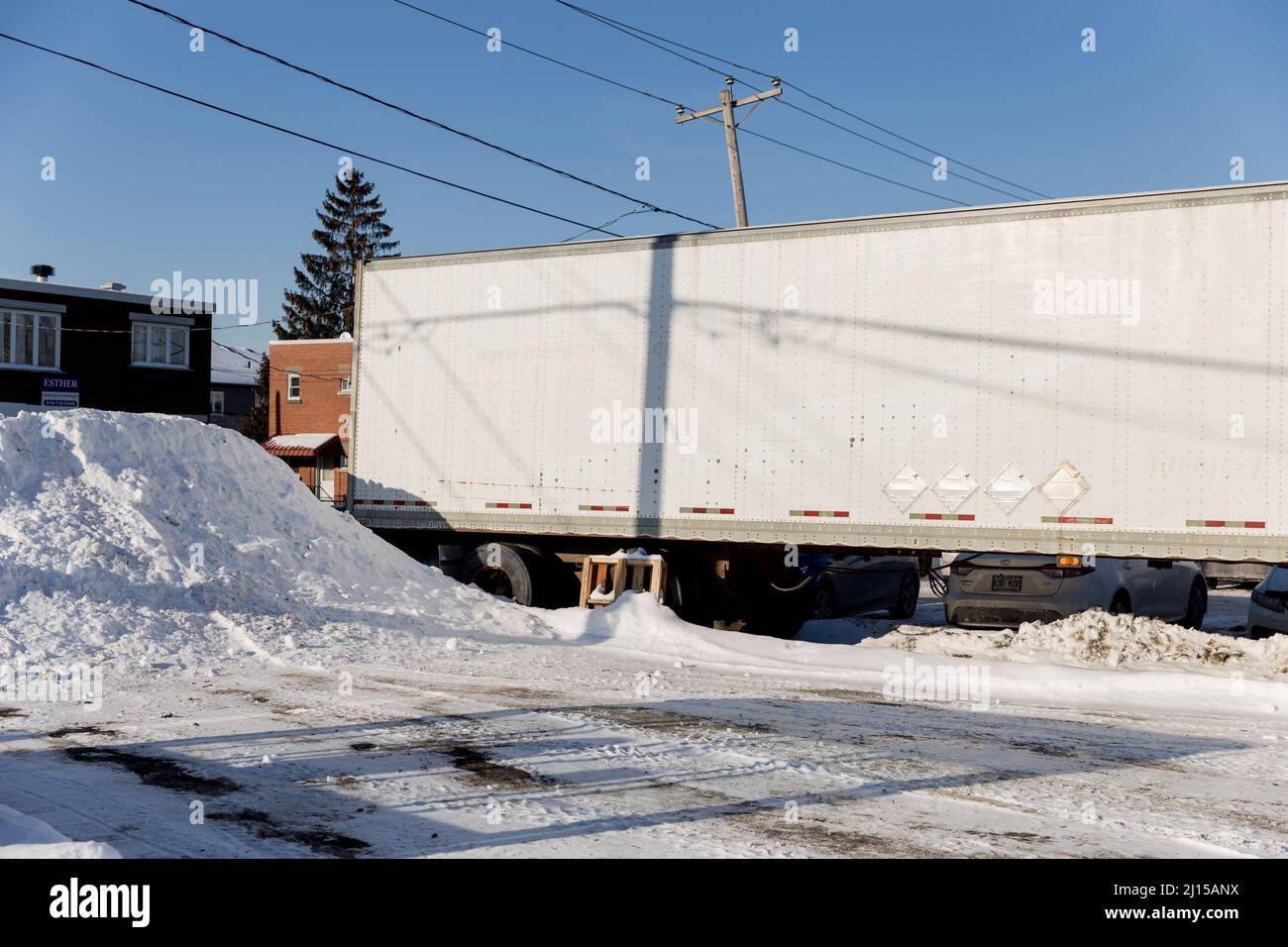 Pylon shadow hi-res stock photography and images - Alamy