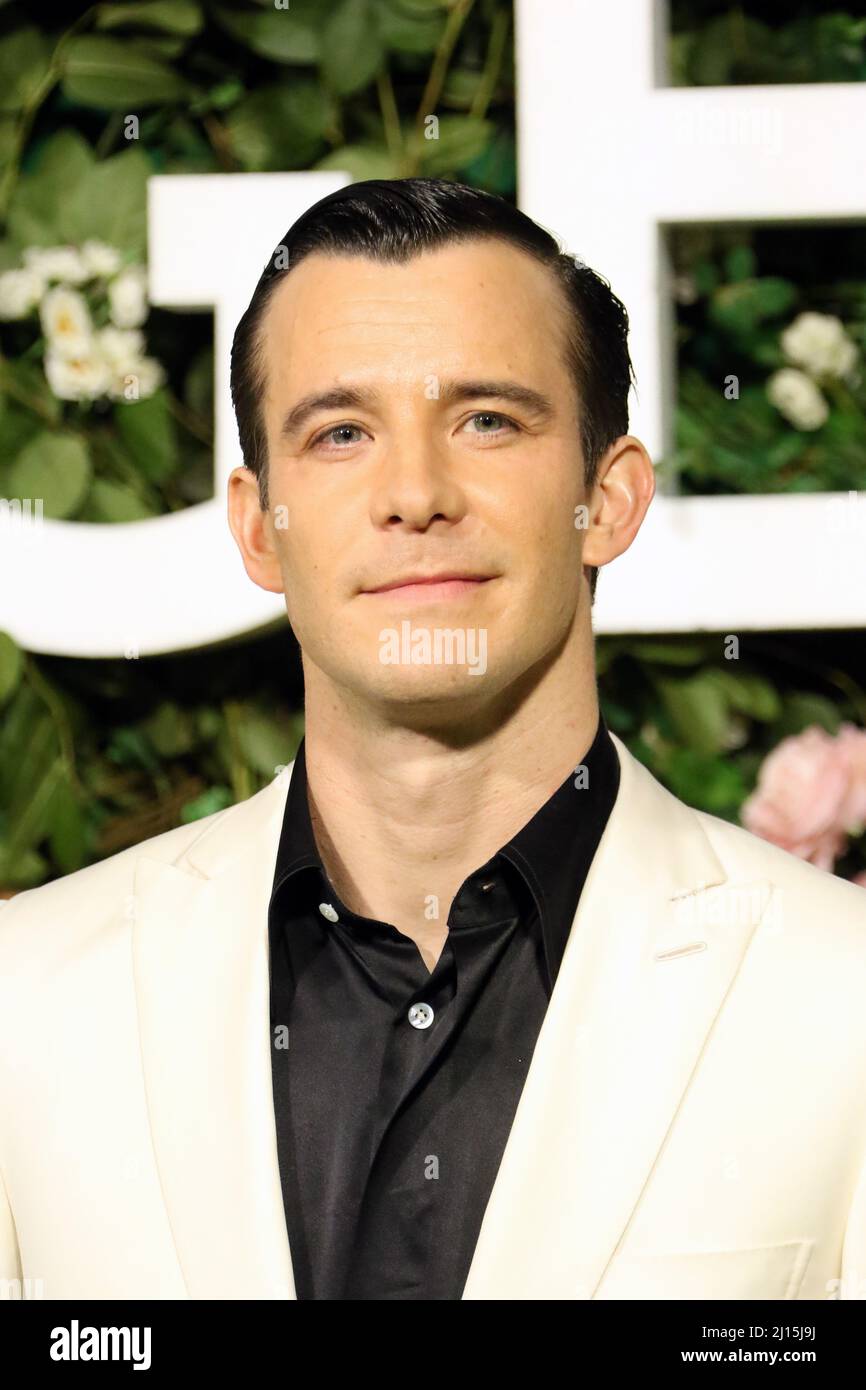 Luke thompson bridgerton hi-res stock photography and images - Alamy