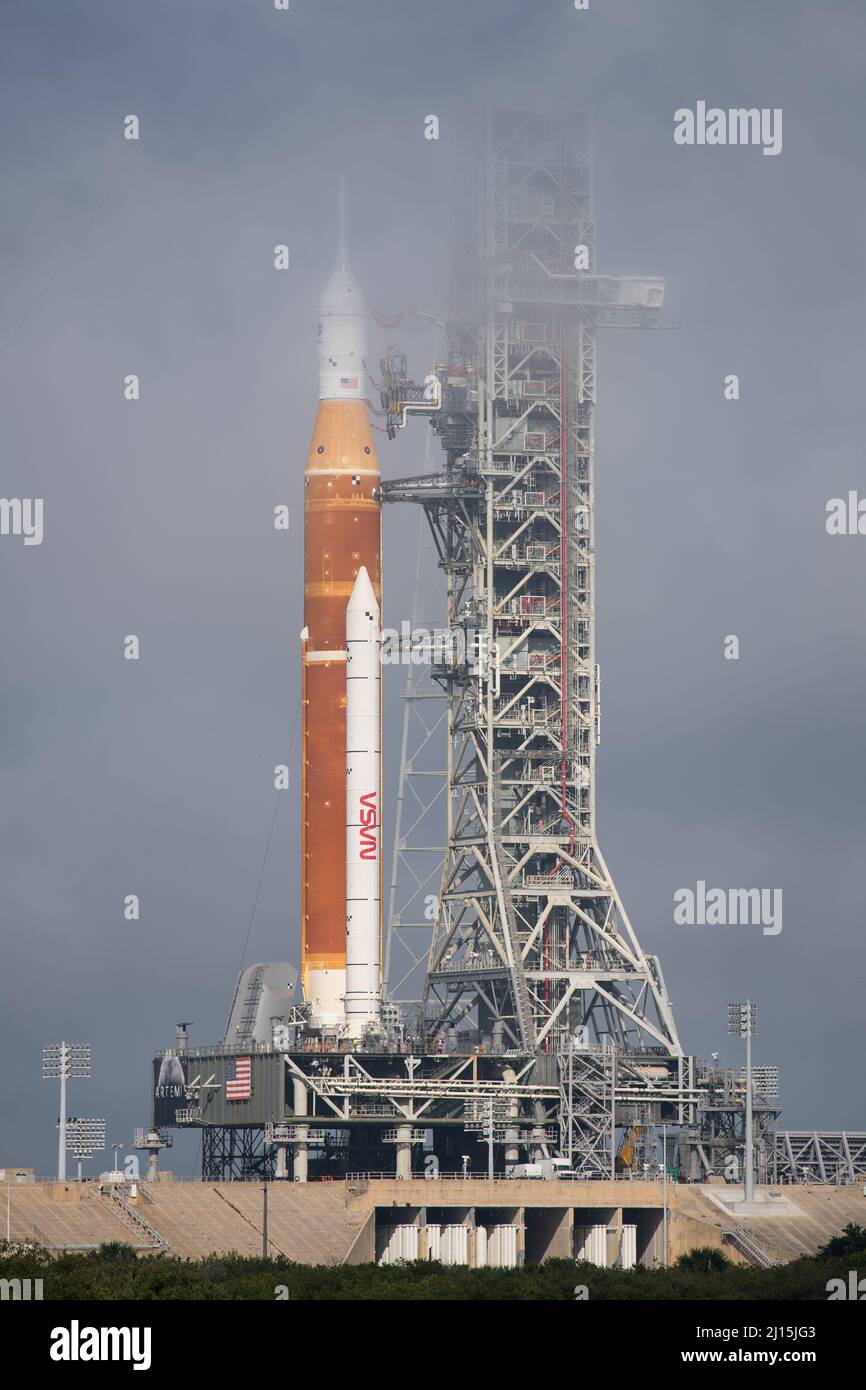 NASA’s Space Launch System (SLS) rocket with the Orion spacecraft ...